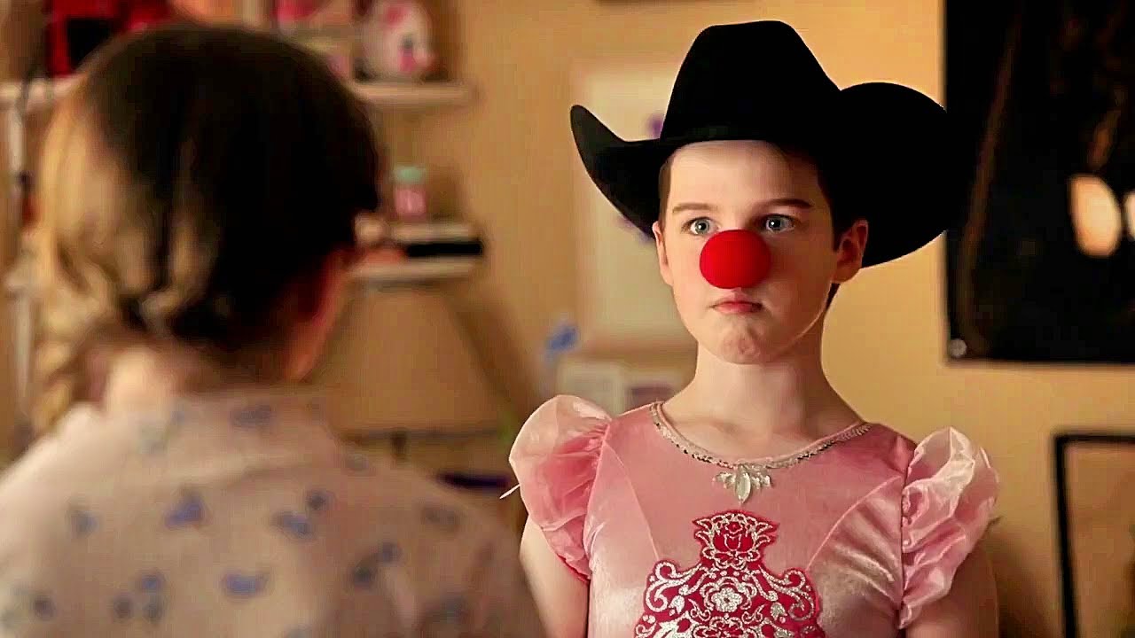 Missy made Sheldon to wear Clown Dress | Young Sheldon - YouTube