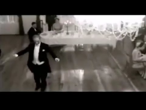 Atatürk Kürtçe Mashup şarkı eşliğinde Zeybek oynuyor (ŞOK) (BILIBENDE) (XOANİM)