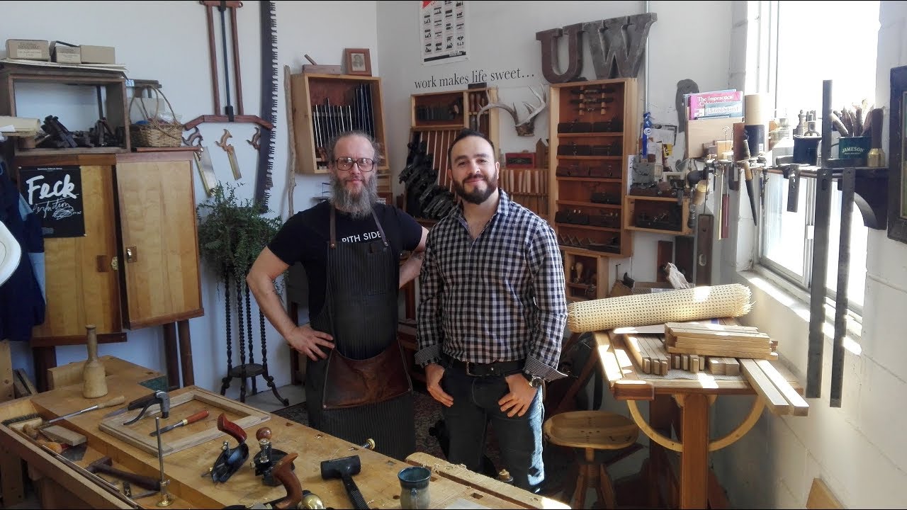 Visita al Taller de Tom Fidgen, The Unplugged WoodShop - YouTube