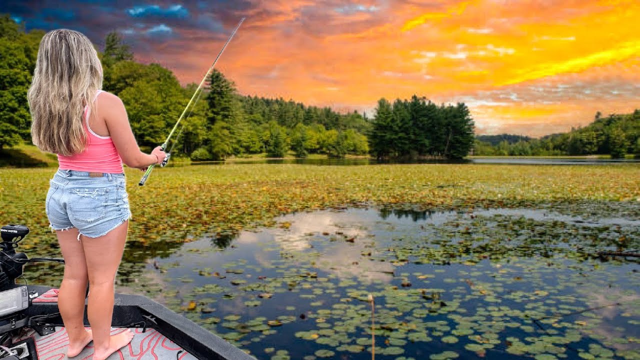 BOBBER FISHING for BIG BLUEGILL! -- We FOUND Them MEGA LOADED!!!! Catch ...