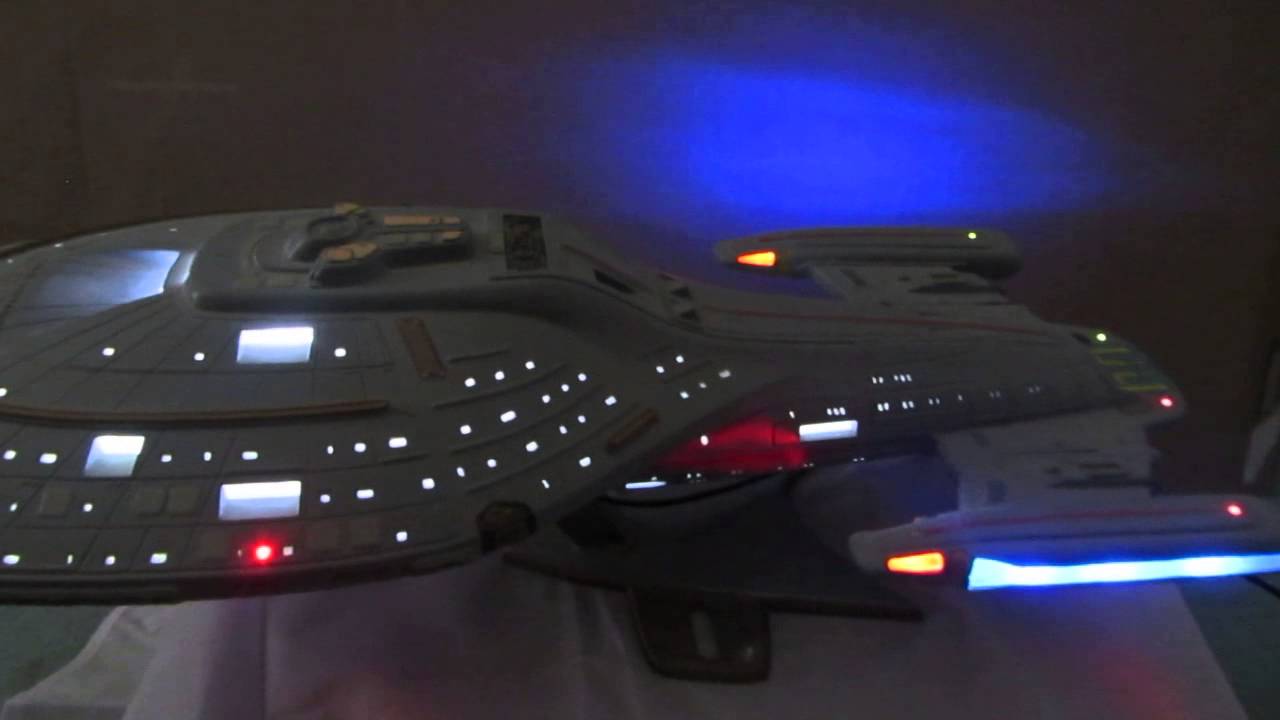 Star Trek Voyager custom lighted model - YouTube