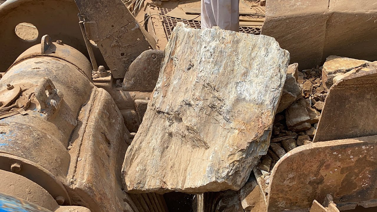 Screw Crushing Machine in Action”Unbelievable Power!Massive Screw ...