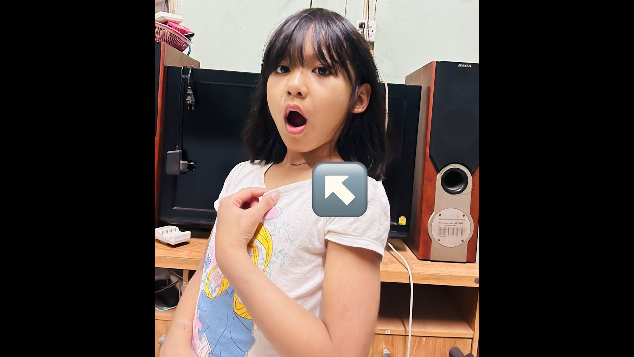 Shwe Bone scratch her neck (injury) - YouTube