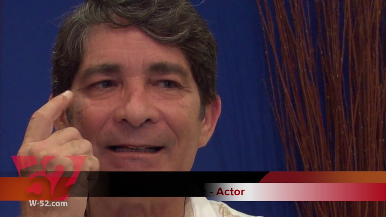 W-52: Entrevista con el actor Angel Vázquez - YouTube