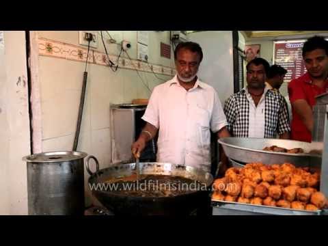 Restaurant owner dips bare hand in boiling oil!