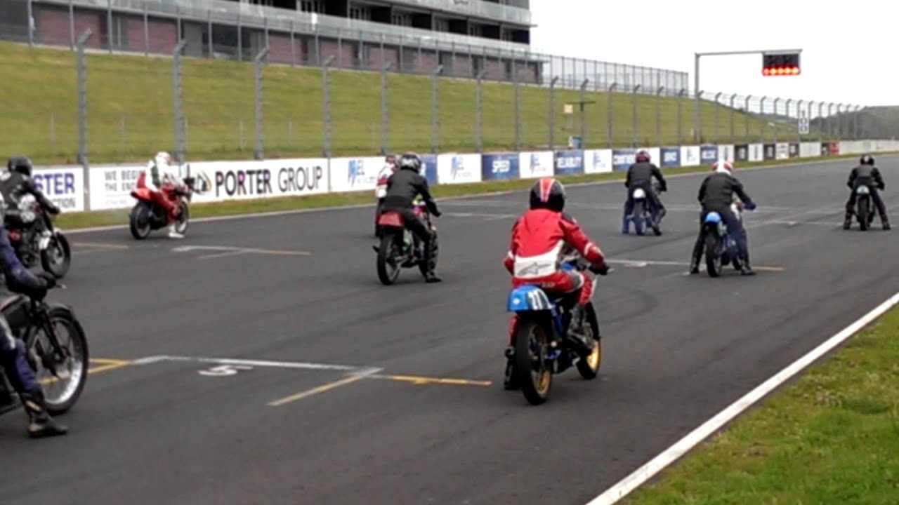 Hampton Downs Barry Sheene 2014 - YouTube