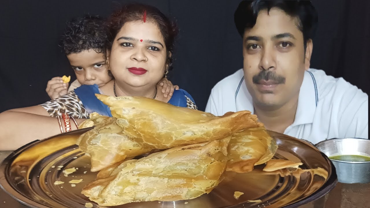 samosa eating challenge in 1 minute !! first time samosa eating ...