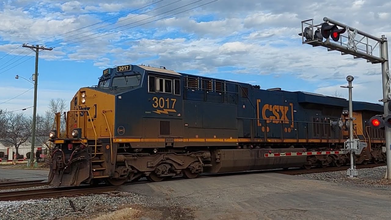 CSX freight train M492 headed southbound in Monroe NC with CSXT 3017 in the lead 1/7/23🇺🇲 - YouTube