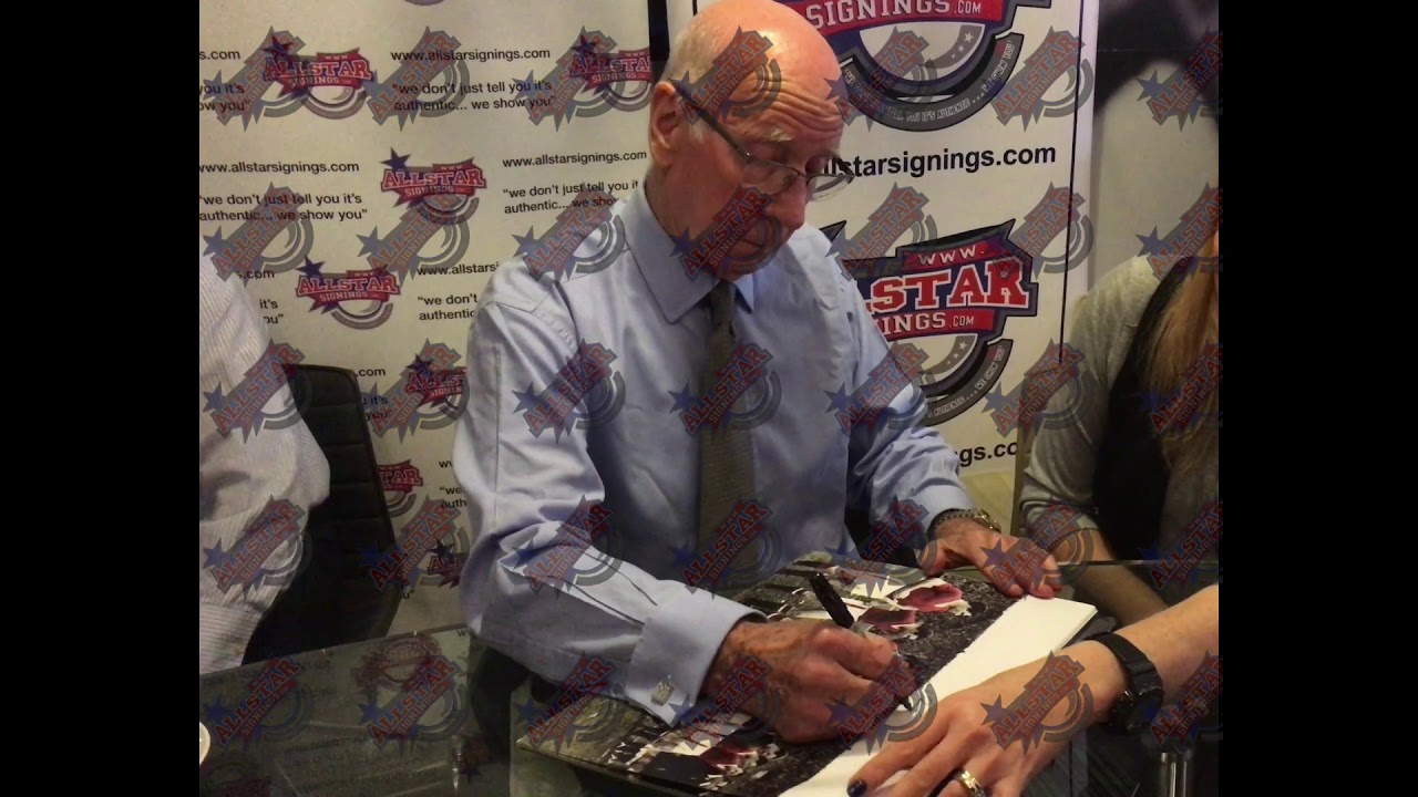 Bobby Charlton signed Busby Babes photo - YouTube