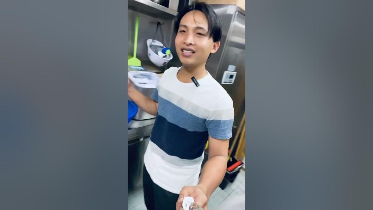 Check masakan Koki hari ini.. Pak Koki berasal dari Tabanan Bali dan masakan nya The Best banget ...