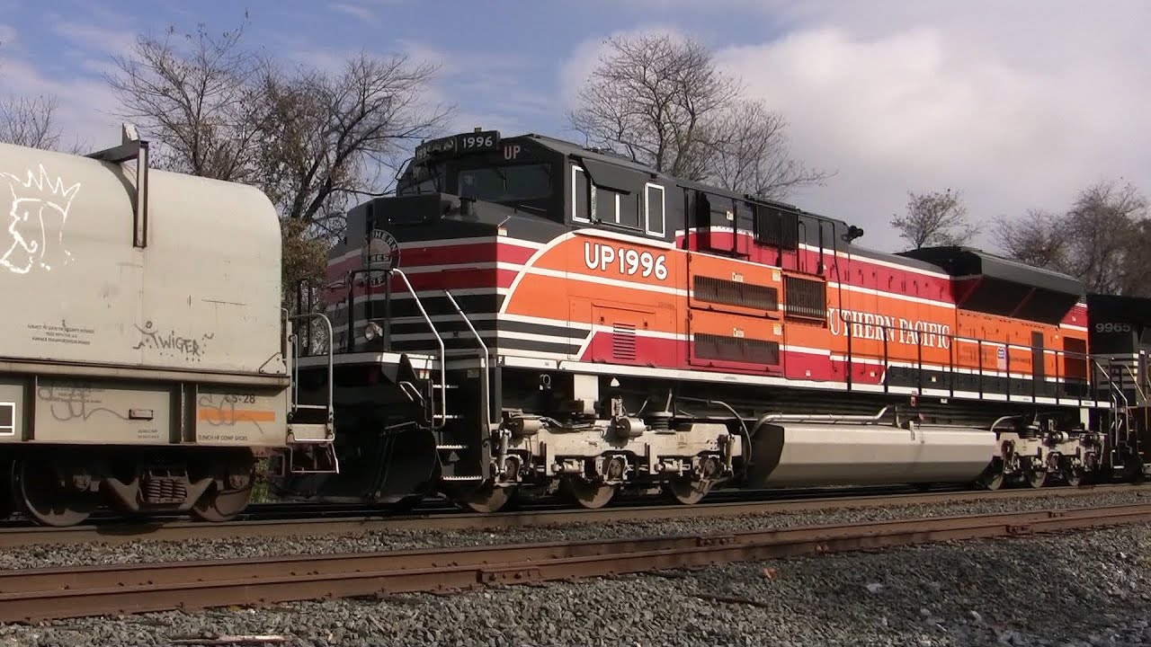 Southern Pacific Heritage Unit on Norfolk Southern Freight Train 10N ...