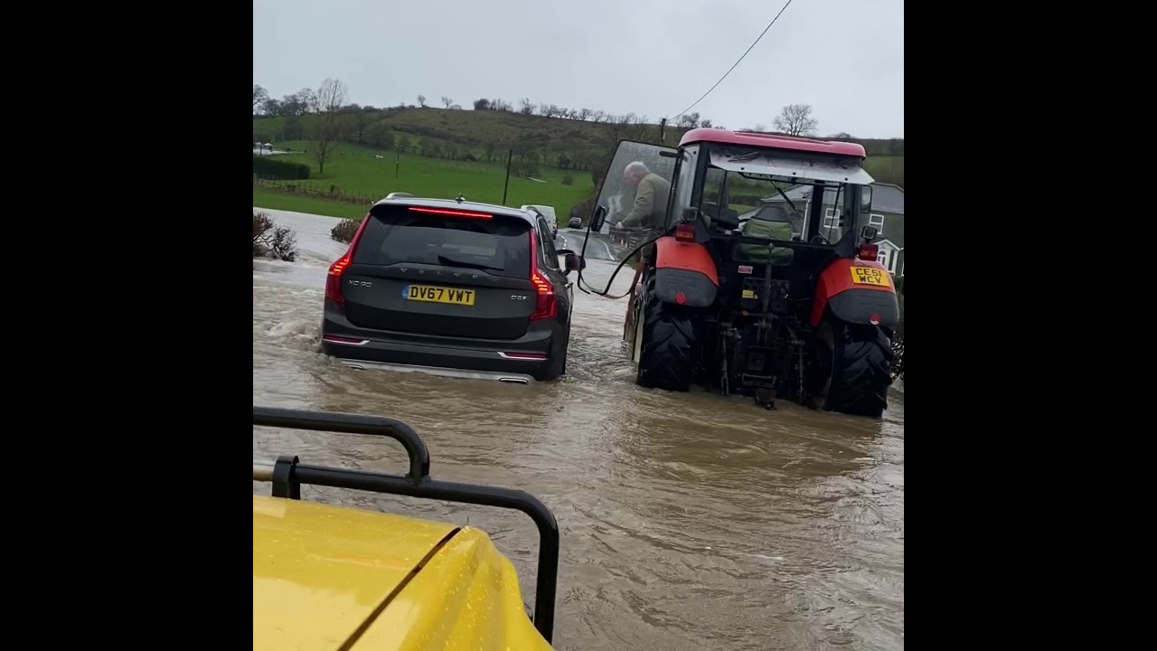 Volvo gets stuck in flood nr Welshpool - YouTube