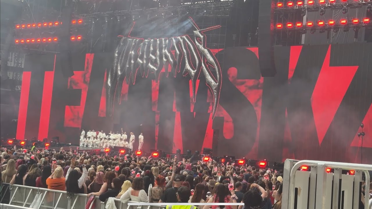 Team SKZ Dance Medley │ Stray Kids DominATE World Tour in London ...