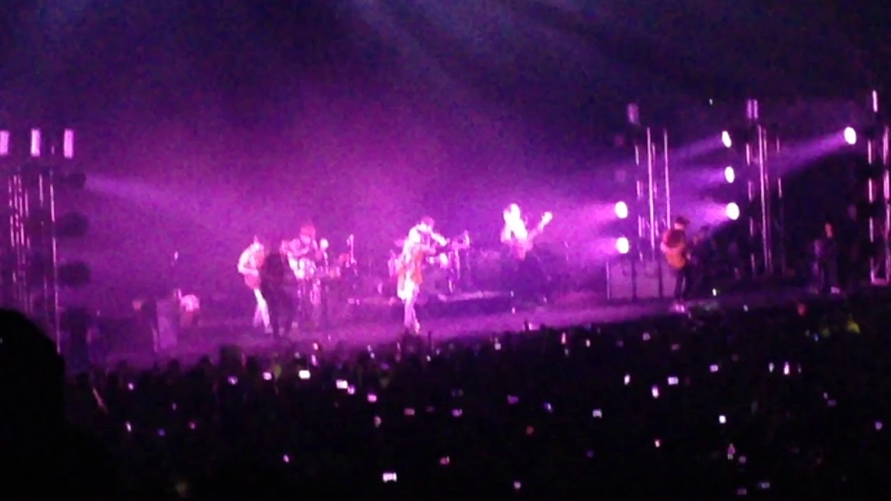 Still Into You - Paramore (Live in Manila 2018) - YouTube