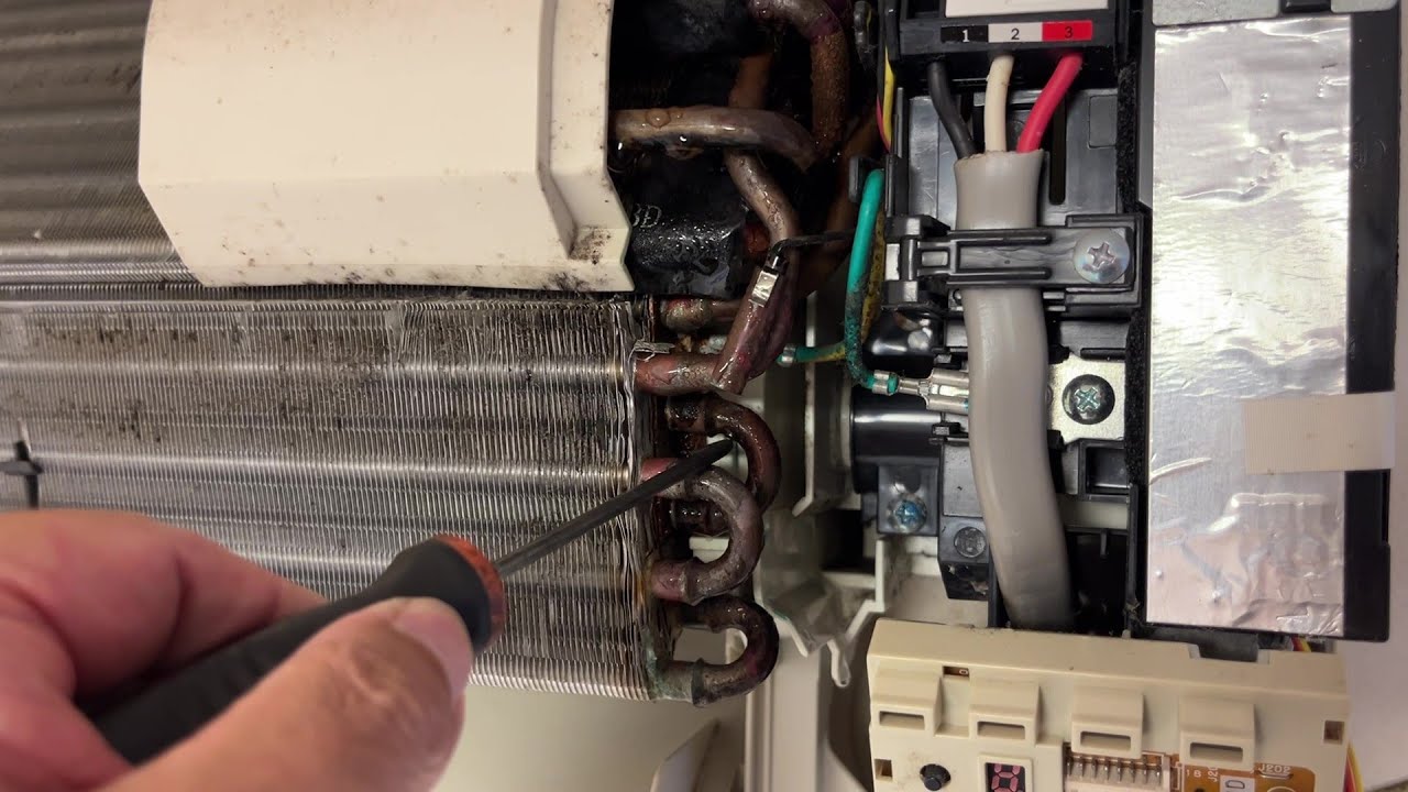 ドレン周りだけじゃない！Panasonic エアコン 水漏れの原因 2024年8月8日 - YouTube