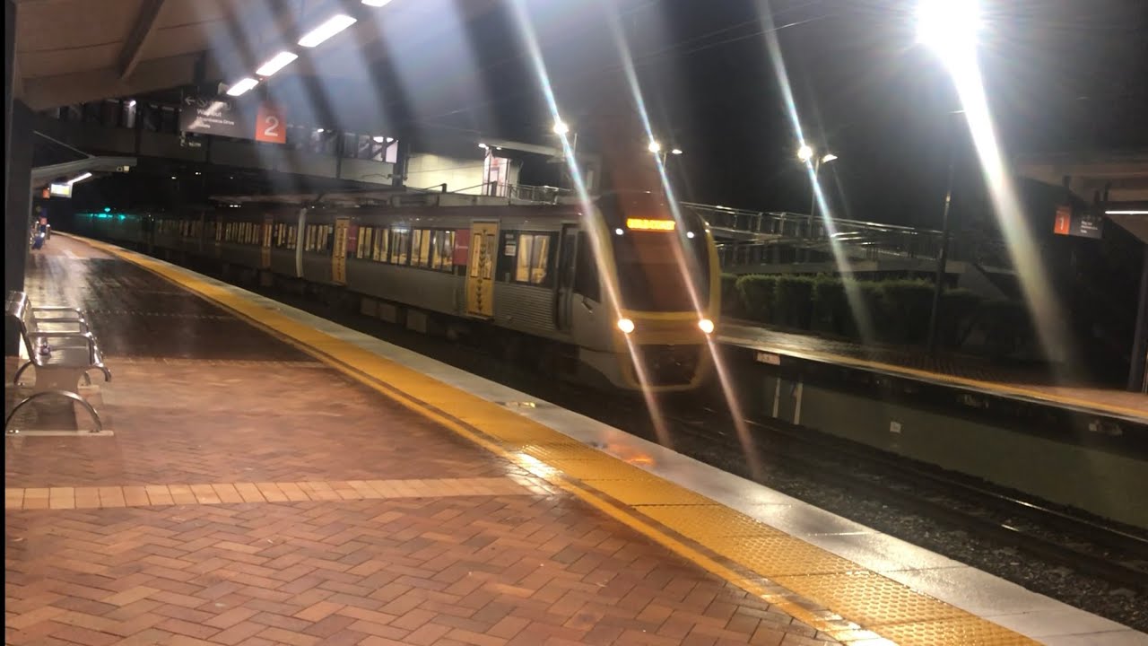 SMU 288/IMU 170 - Gold Coast Train at night - YouTube