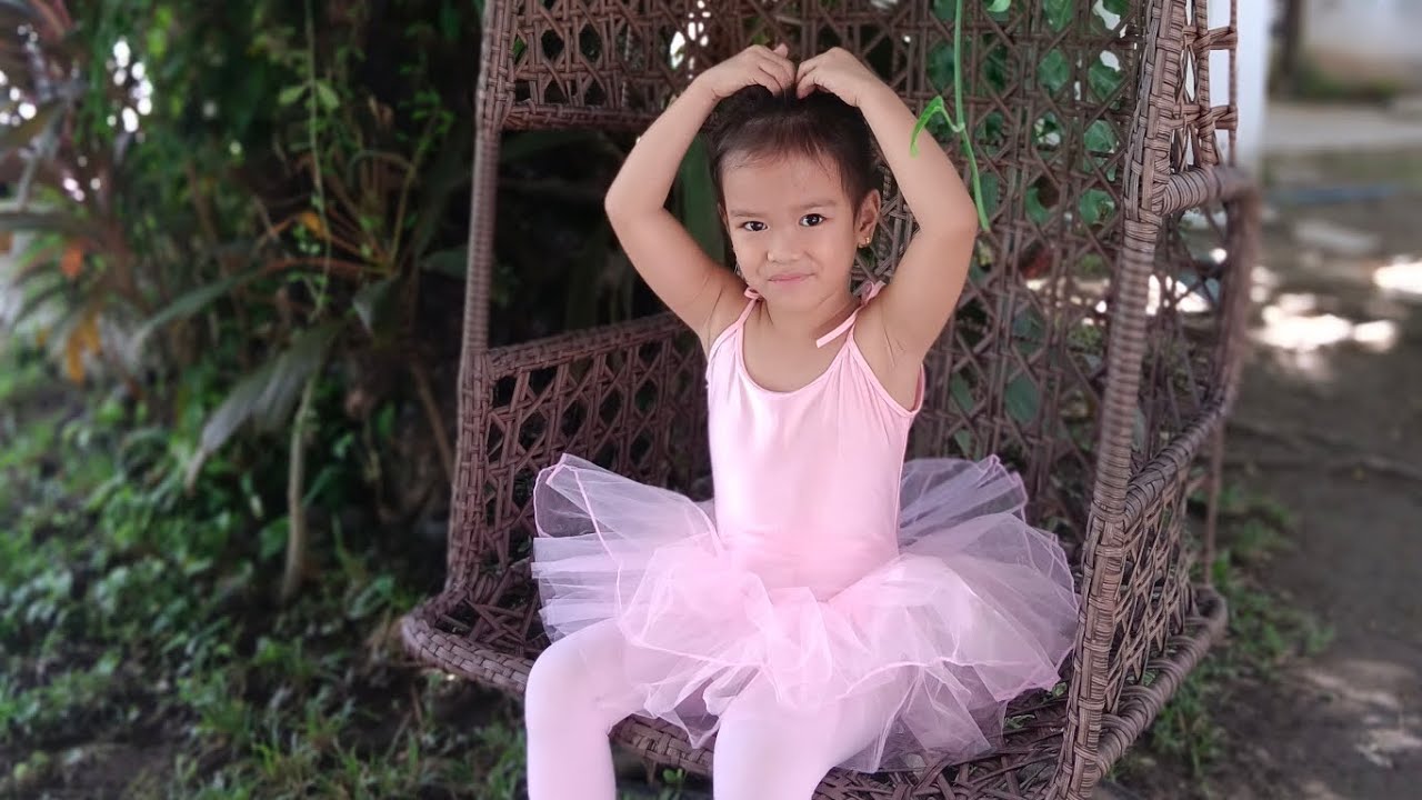 First day of Baby Ballet class - YouTube