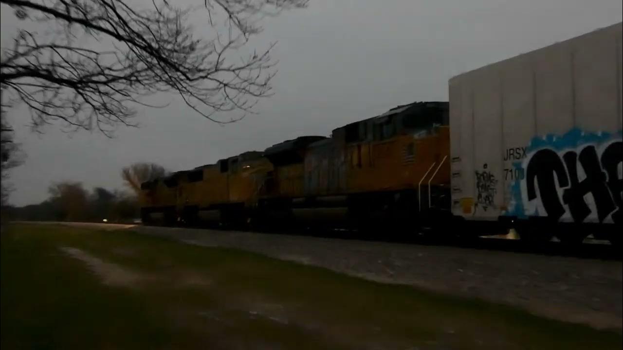 UP 8998 leads northbound mixed freight train in Buda, Texas on 1/29/2023 - YouTube