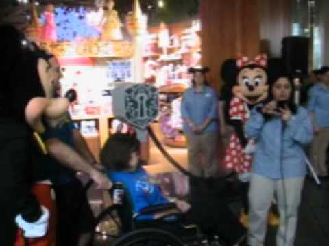 Disney at the Mall - Mickey and Minnie Arrive - YouTube