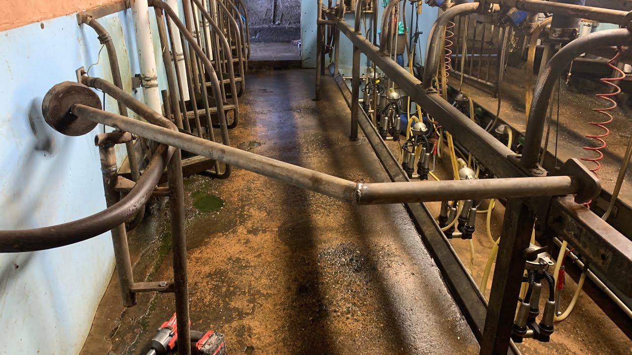 MAKING A NEW PARLOUR GATE! RECYCLING SCRAP METAL ON THE FARM - YouTube