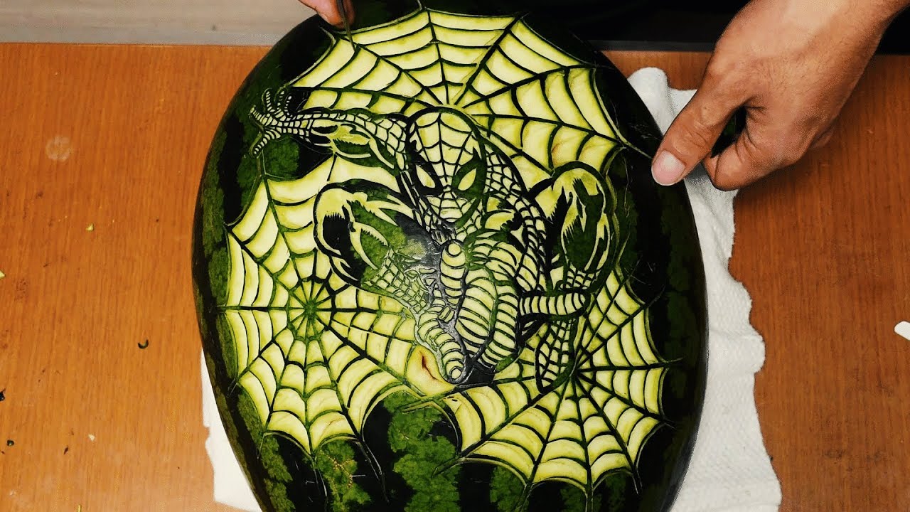 How to make a 'Spider Man' Watermelon Carving / FCL Team - YouTube