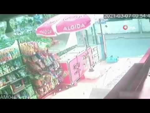 Rüzgarla ilerleyen cips standı, peşine market sahibini de taktı