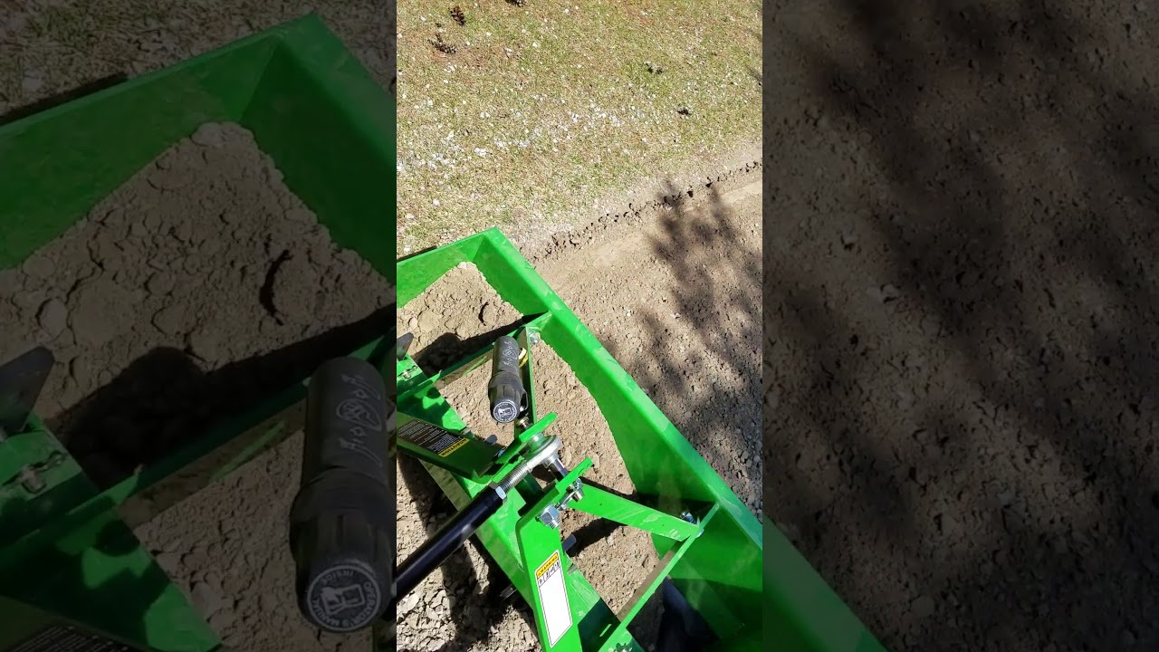 John Deere 1025R Driveway Work with Box Blade - YouTube
