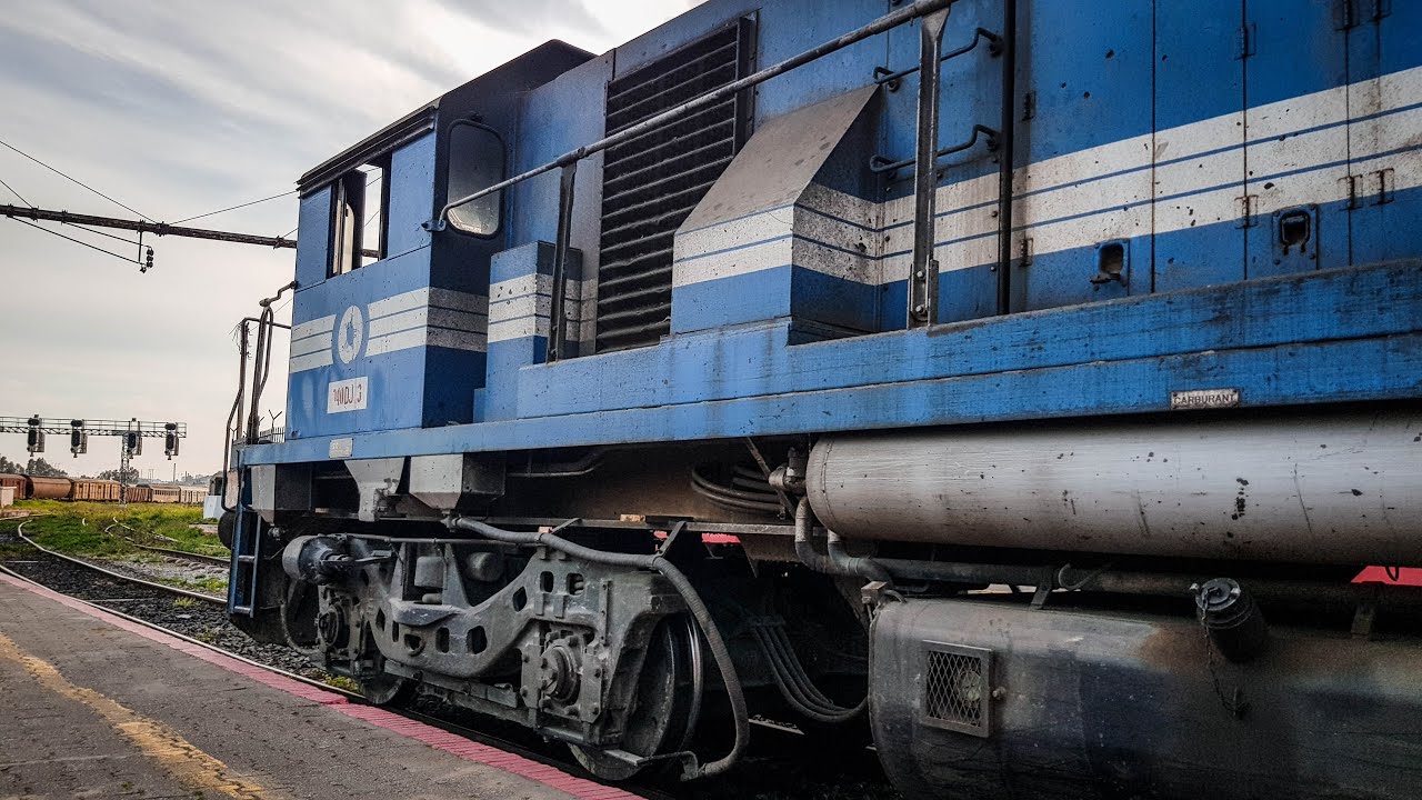 Loco Cab Ride & Near Bus Collision | EMD GL18B #040DJ13 - YouTube