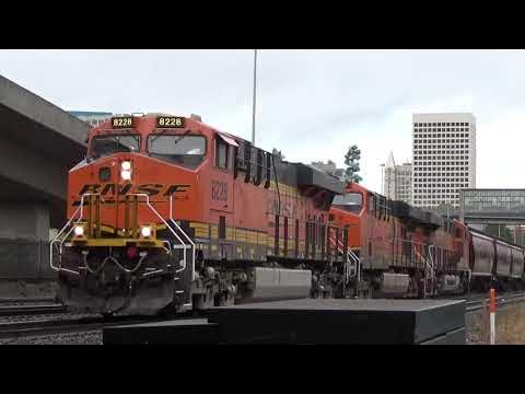 (Northbound) BNSF Grain Train pulls forward and stops at 21ST Street. - YouTube