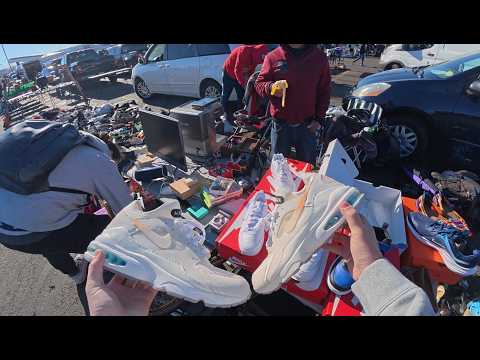 STUMBLING UPON NIKE AIR MAX SAMPLES AT THE FLEA MARKET. THIS IS A VERY INTERESTING PAIR OF REEBOKS!