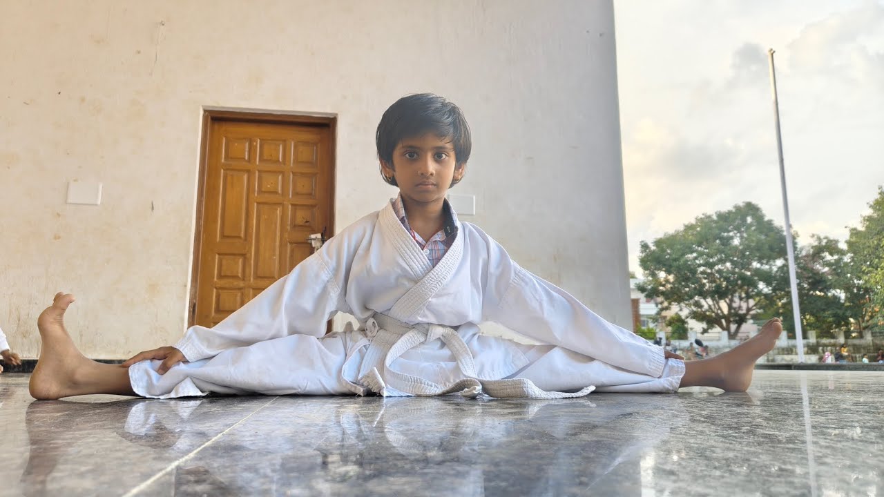 STRADDLE STRETCH -180° LEG SPLIT - YouTube