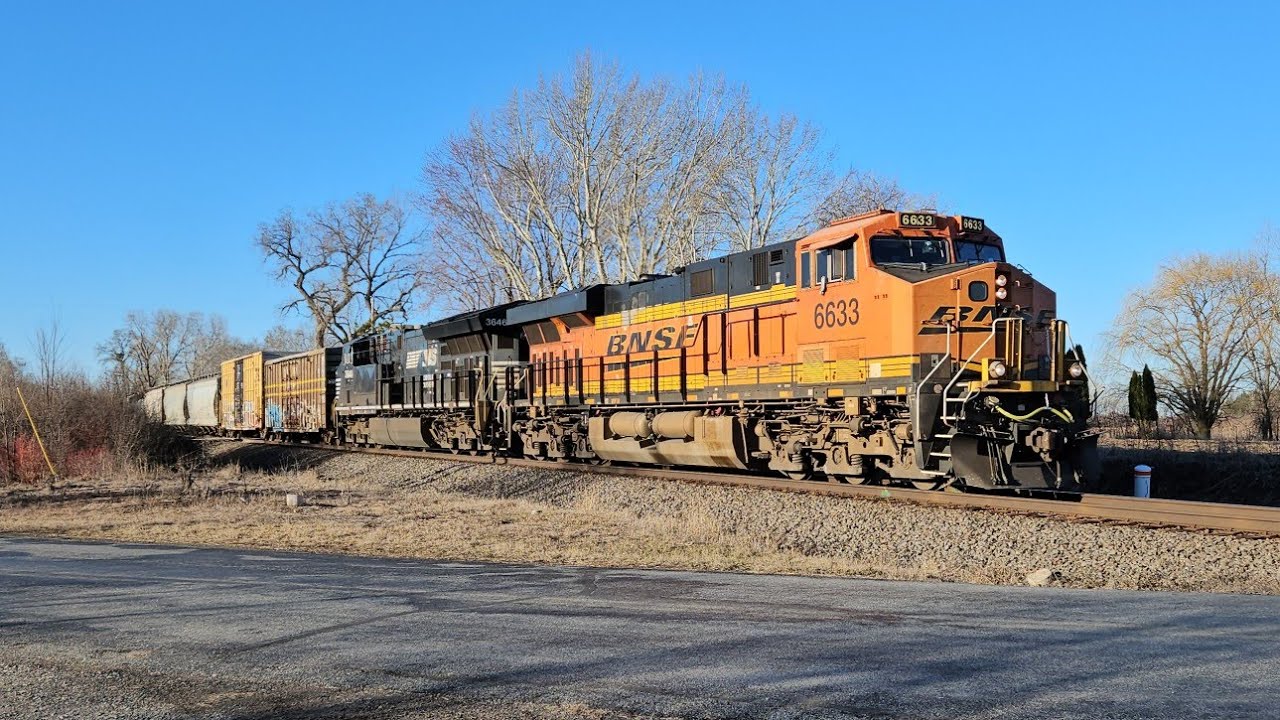 BNSF 6633 - A447 at Oshkosh WI - YouTube