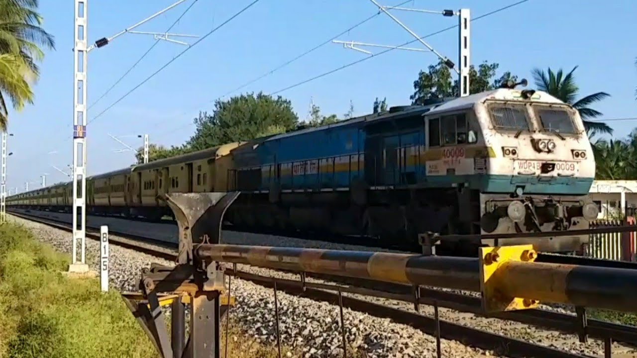 20651, Talaguppa SuperFast Express at Level Crossing | SBC - TLGP ...