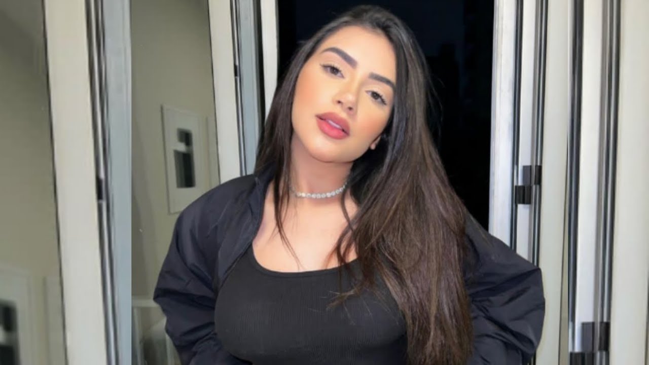 Taina Costa | Beautiful Model | Biography | Wiki Curvy Plus size ...