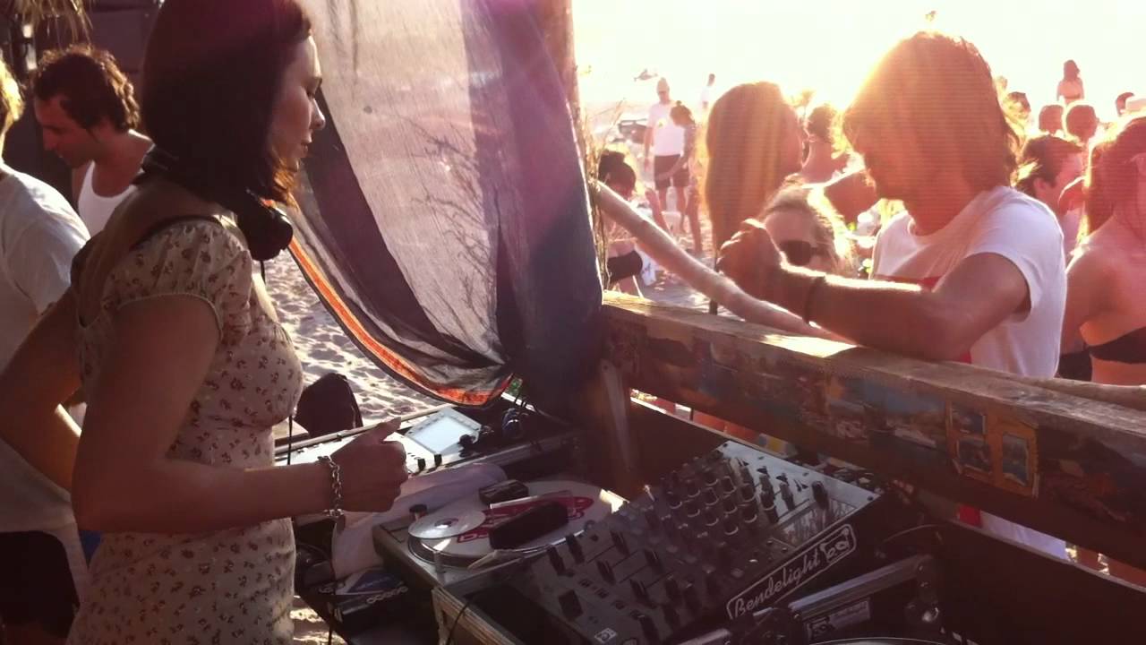 nina kravitz @ calvi 2011 bendelight sonorisation 2 - YouTube