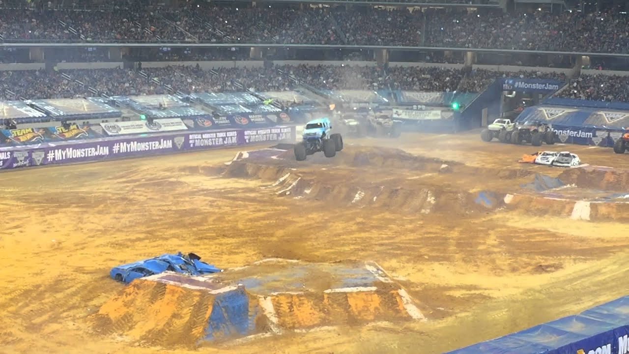 Hooked freestyle Monster Jam Arlington,TX AT&T Stadium February 21,2015 ...