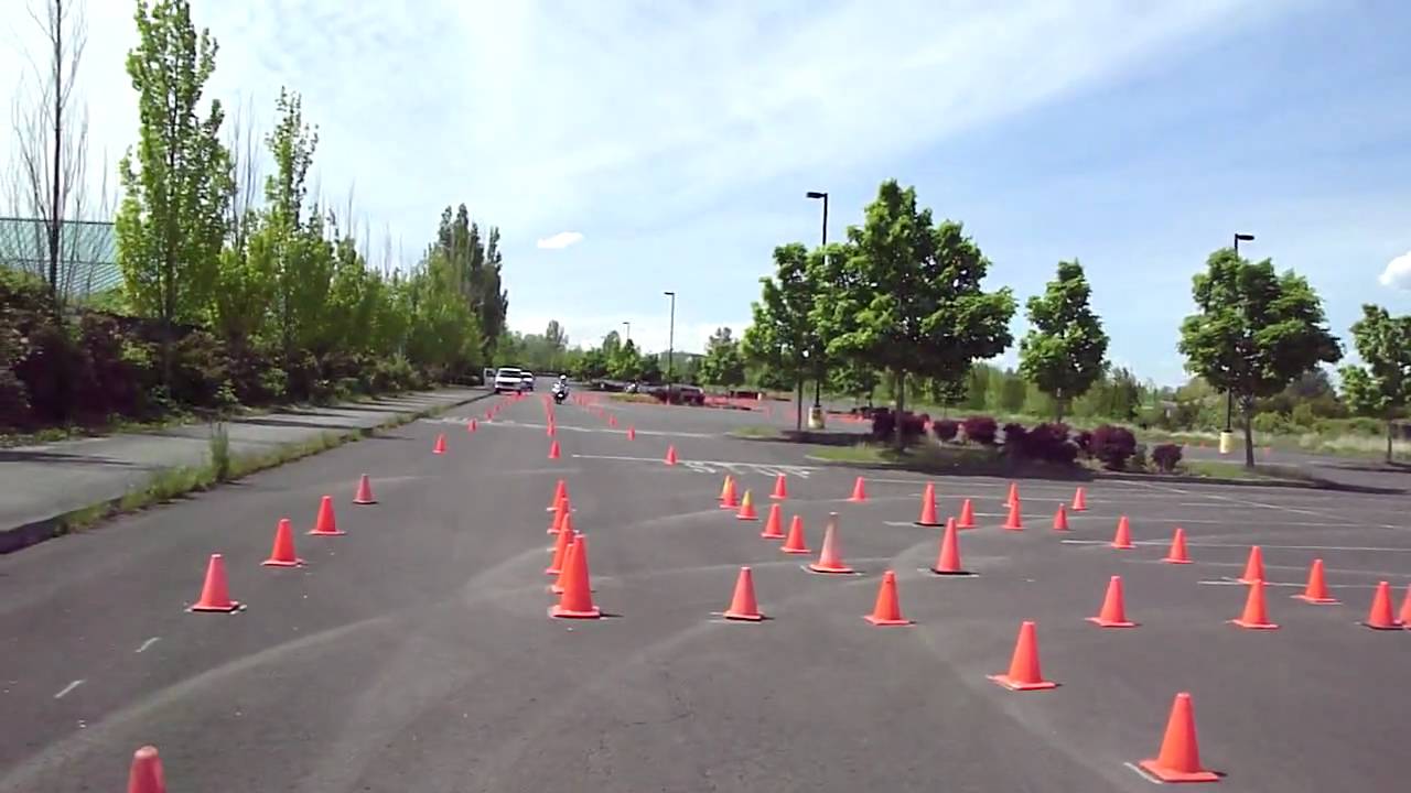 World Famous Motor Officer 1801, training in cone pattern.MP4 - YouTube