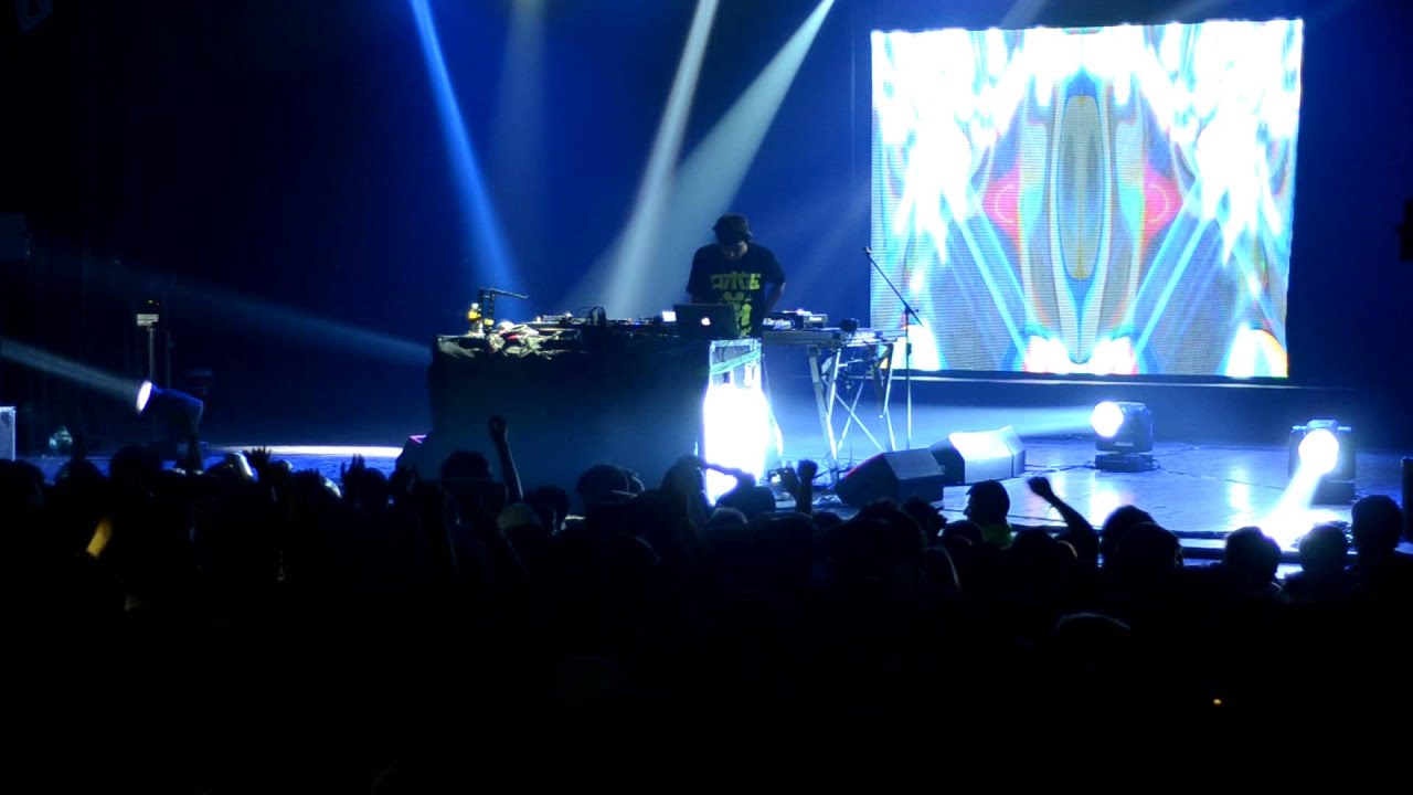 THEEGO @ LOLLAPALLOZA SIDE SHOW w/ SKRILLEX (Part 1) - YouTube