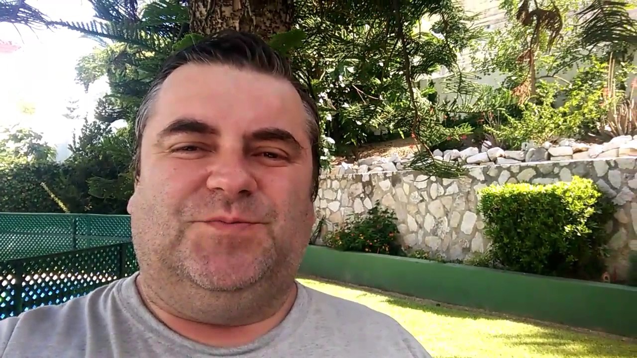 Sofocando el calor, días de piscina - YouTube