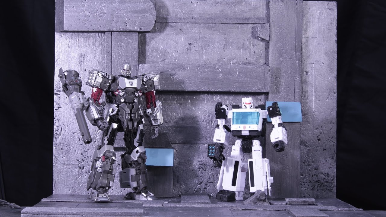 CLOSE LOOK! Transformers War For Cybertron Computer Room Diorama! - YouTube