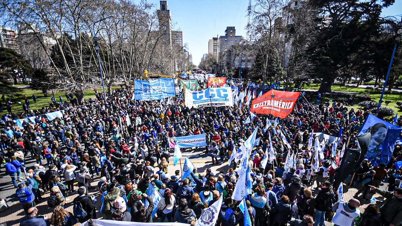 Ataque contra Cristina: masiva marcha de gremios y organizaciones en ...