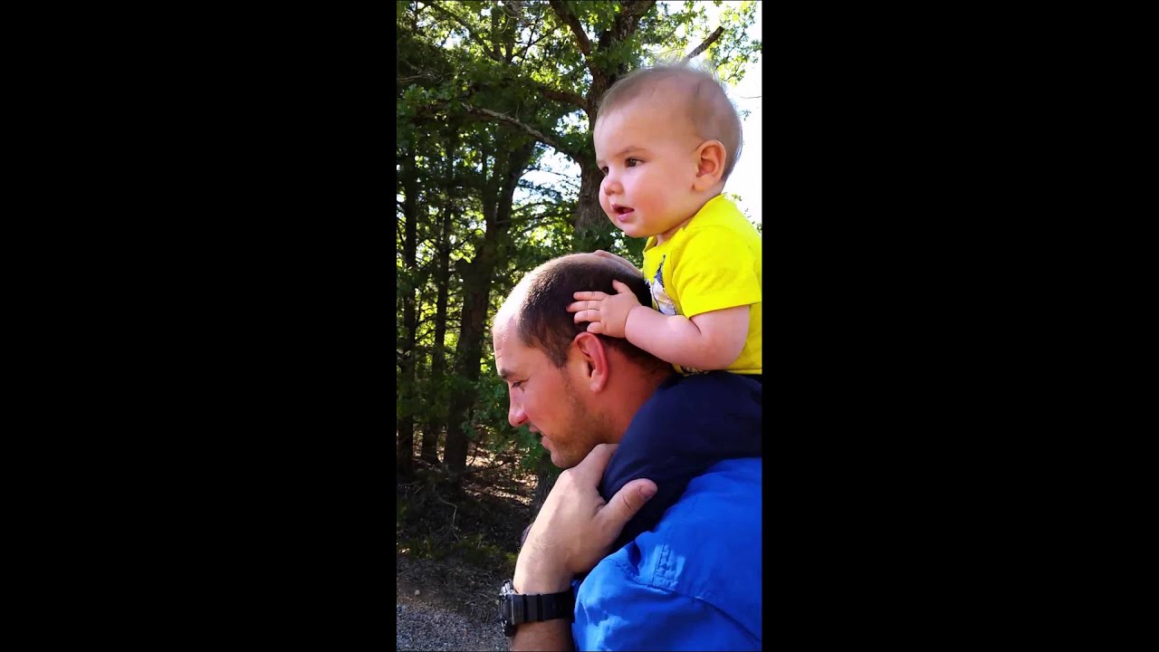 Daddy's shoulder rides are the best - YouTube