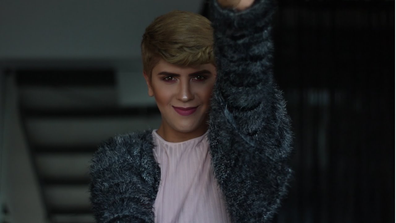 Alex Badilla - Meet & Greet ft La Divaza - YouTube