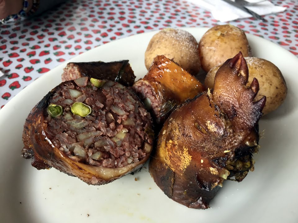 pescuezo de gallina relleno (stuffed chicken necks), La Chata, Ubaté CO ...
