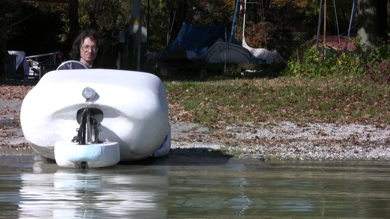 MEUFL and his amphibian velomobile - YouTube