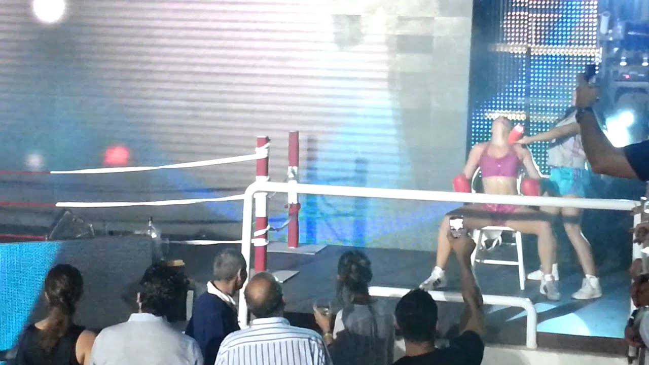 Boxing Chicks @ White Beirut - YouTube