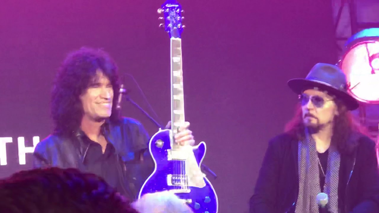 Tommy Thayer and Eric Singer at Gibson NAMM 2020 - YouTube