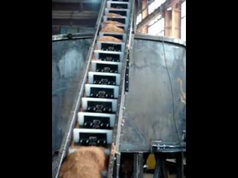 Sawdust chain conveyor - trial work - YouTube
