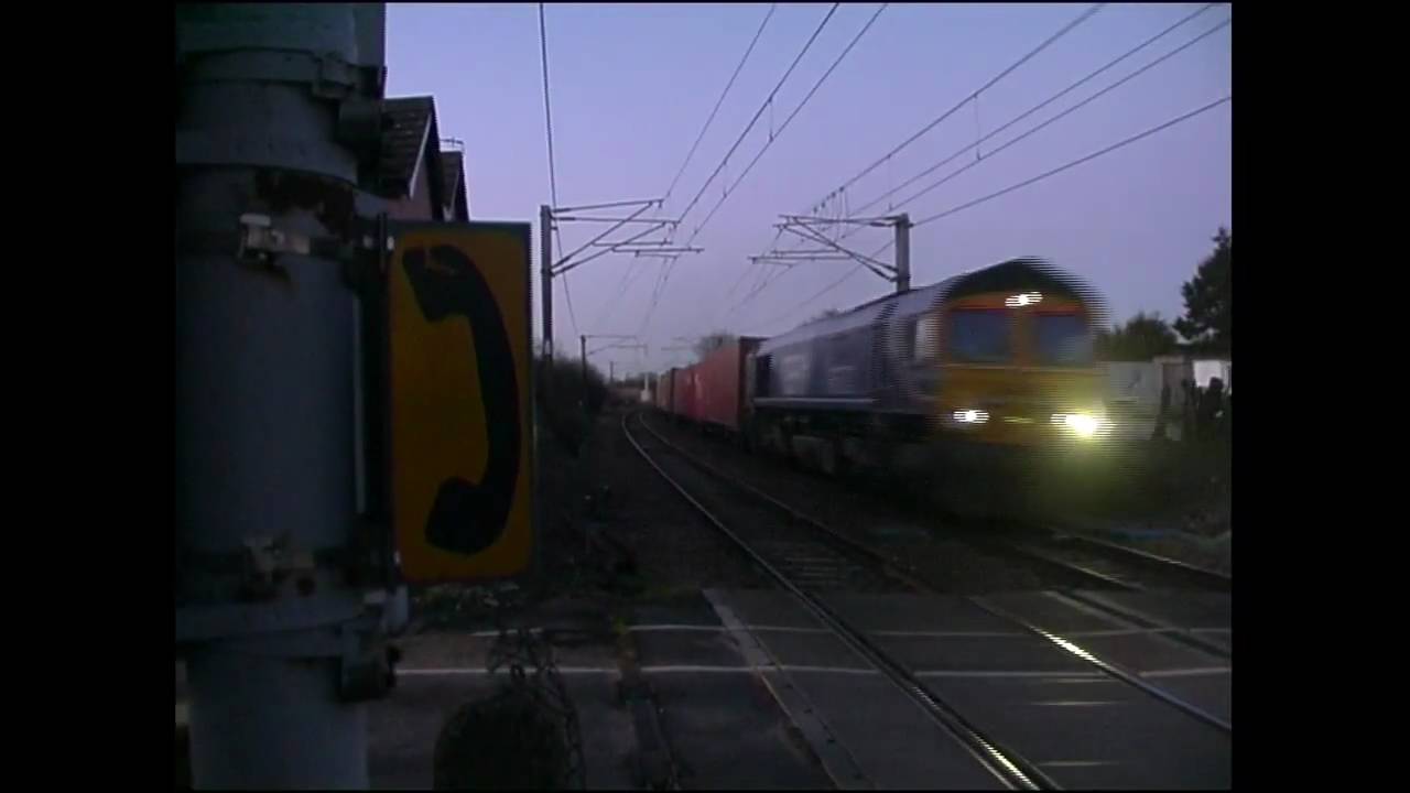 NXEA Class 90 High Speed, Bentley, Class 66 Freightliner - YouTube