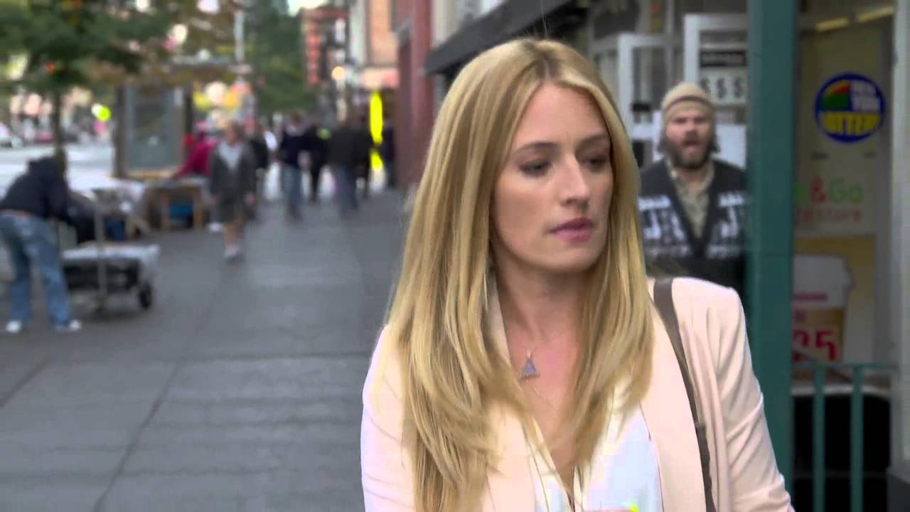 Cat Deeley sexy ass in Deadbeat S01E01 The Sexorcism - YouTube